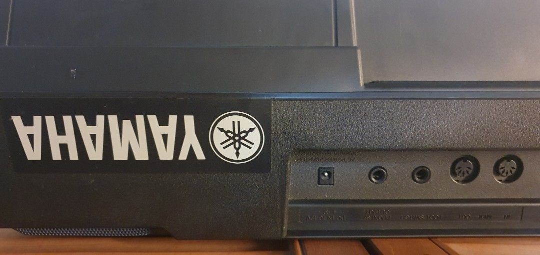 Yamaha PSR-340 Electronic Keyboard, Hobbies & Toys, Musical Instruments ...