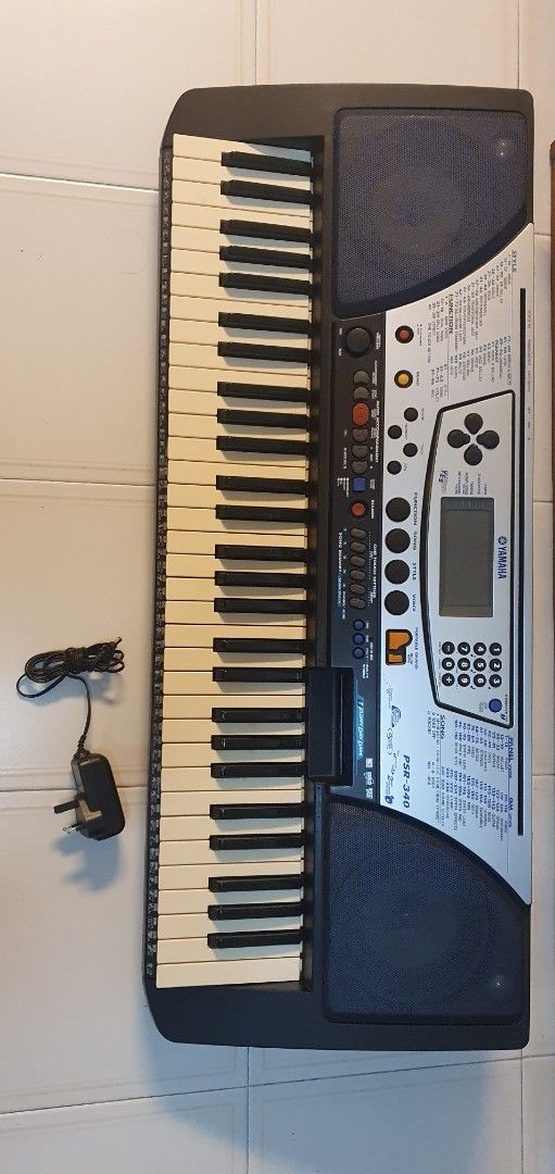 Yamaha PSR-340 Electronic Keyboard, Hobbies & Toys, Musical Instruments ...