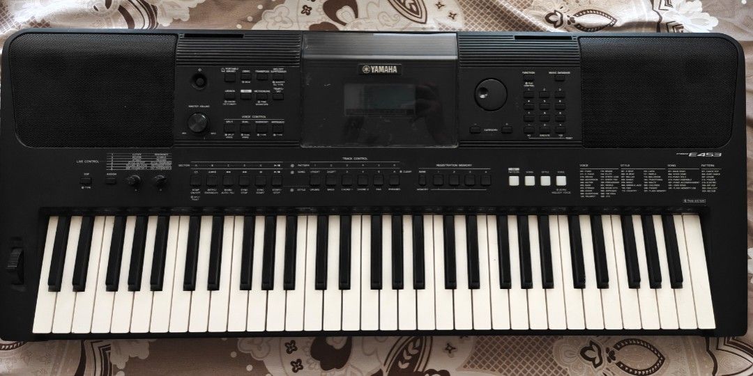 Yamaha PSR-E453 Portable Keyboard, Hobbies & Toys, Musical Instruments ...