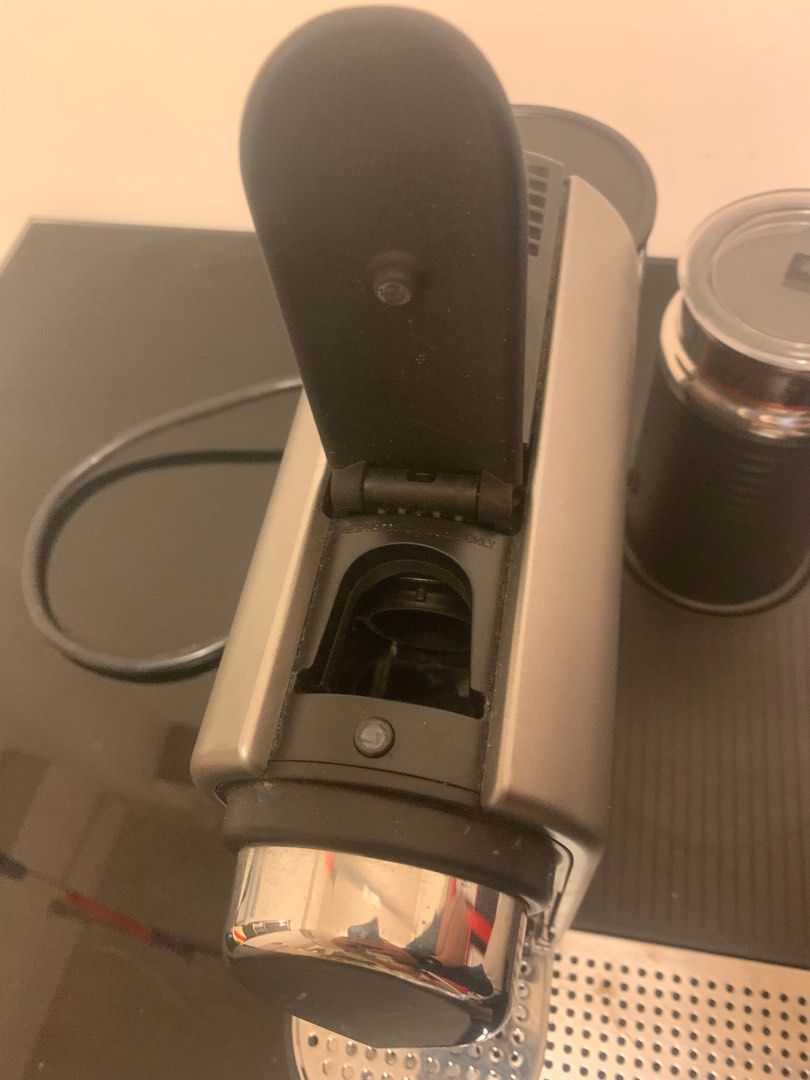 120V美式供電 Nespresso C120 咖啡機, 家庭電器, 廚房電器, 咖啡機及咖啡壺 - Carousell