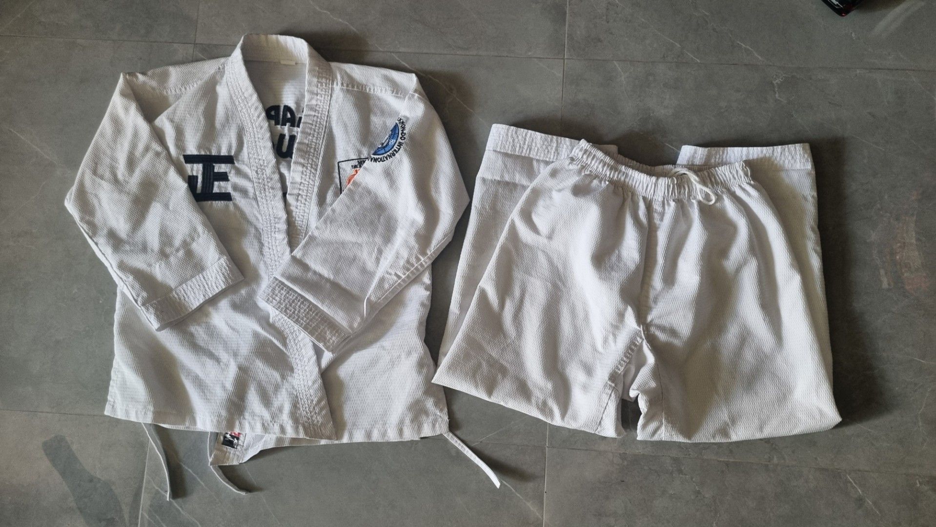 $15/set - Singapore Tae Kwon-Do Academy Uniform - Kids Size: 140, Men's ...
