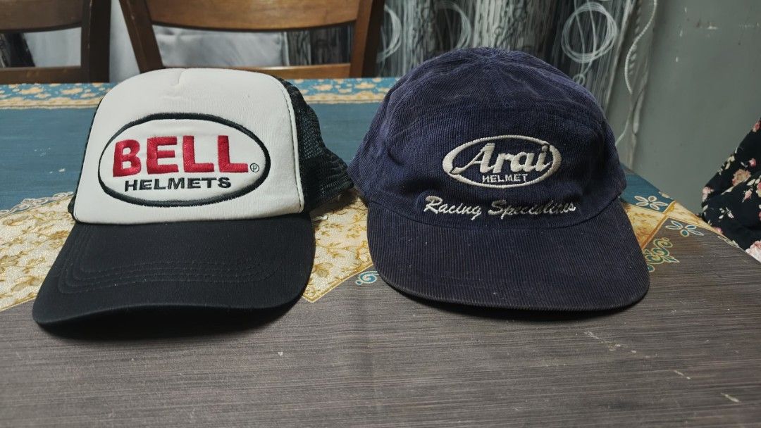 Cap Bell Helmets Trucker dan Cap Arai helmet vintage. Baca detial ...