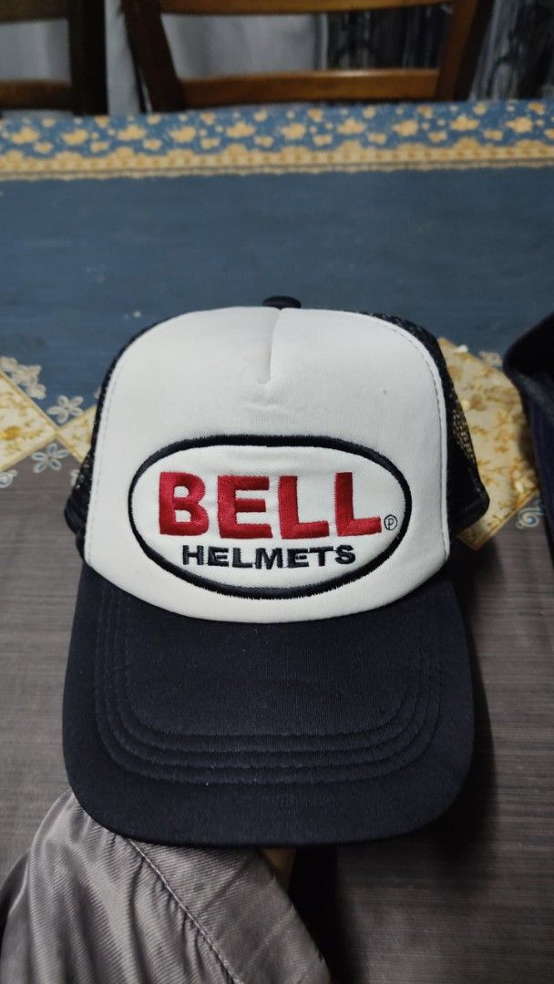 Cap Bell Helmets Trucker dan Cap Arai helmet vintage. Baca detial ...