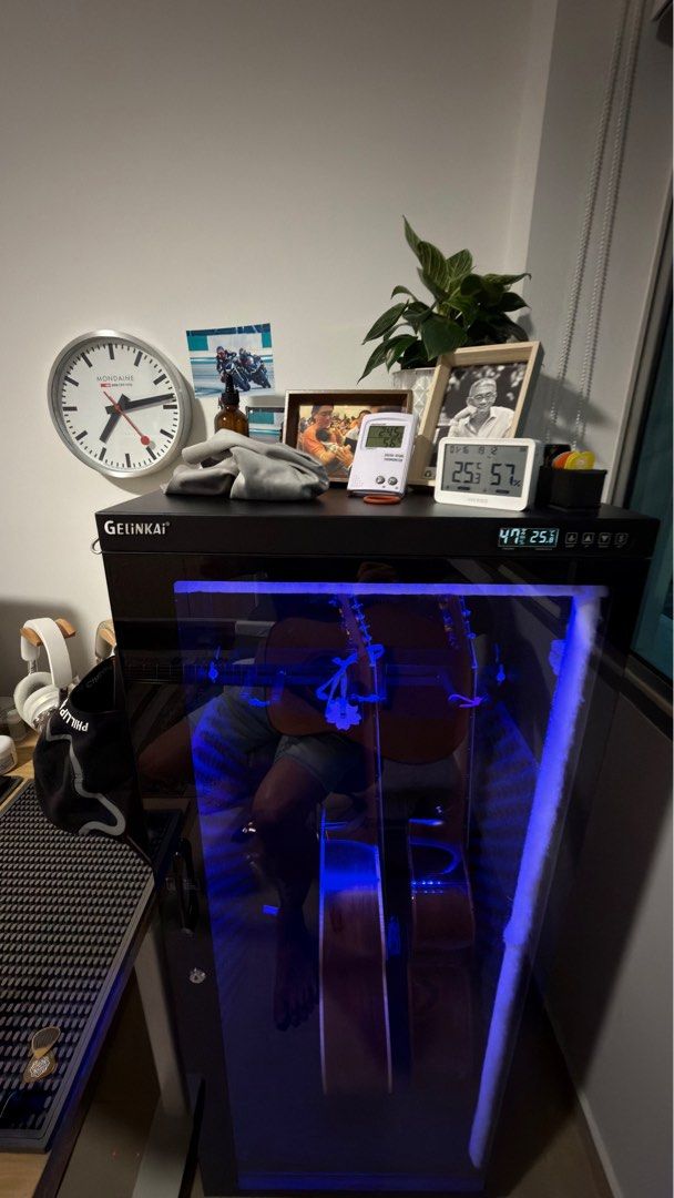 Guitar dehumidifier ( for 3 acoustic guitars), Hobbies & Toys, Musical ...