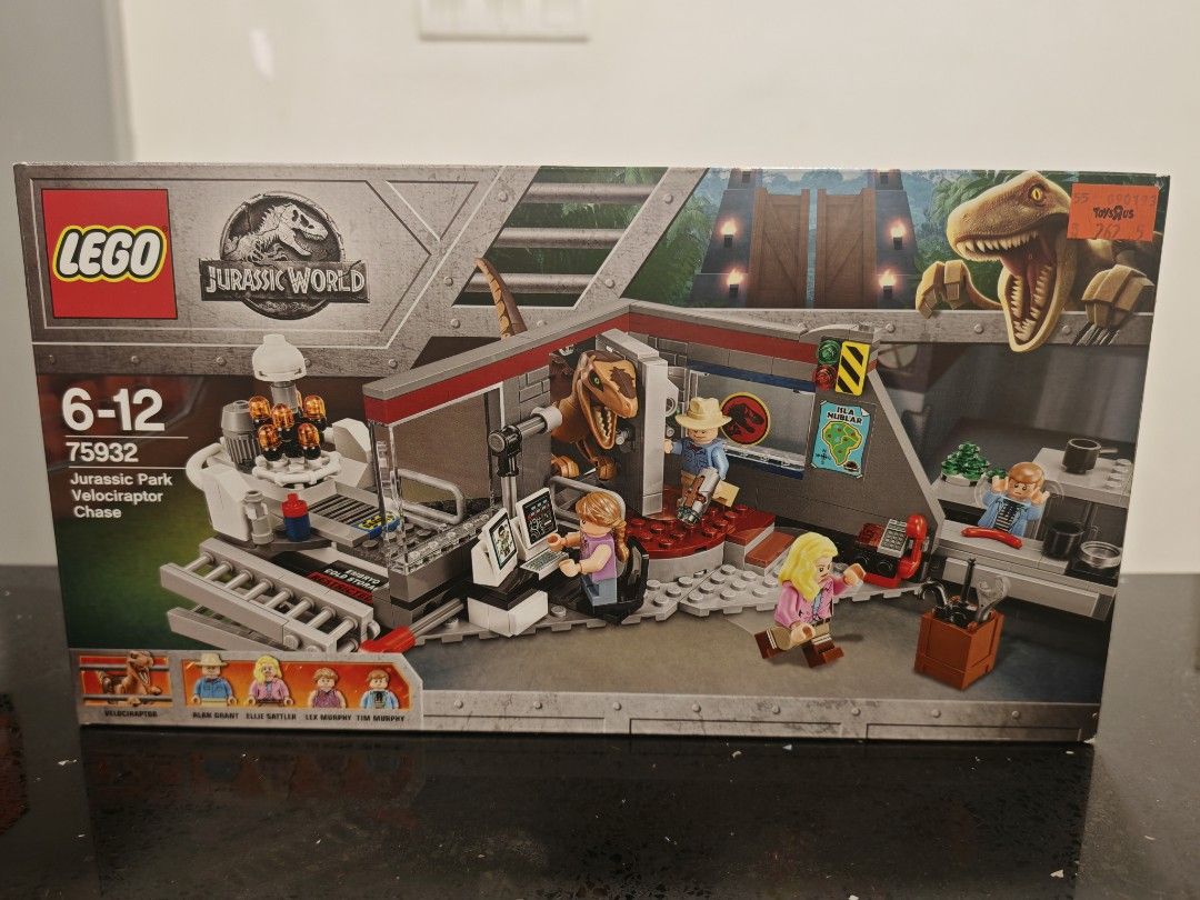 LEGO Jurassic Park Velociraptor Chase 75932, Hobbies & Toys, Toys ...