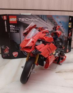 LEGO Technic 42143 Ferrari Daytona SP3, Hobbies & Toys, Toys & Games on ...