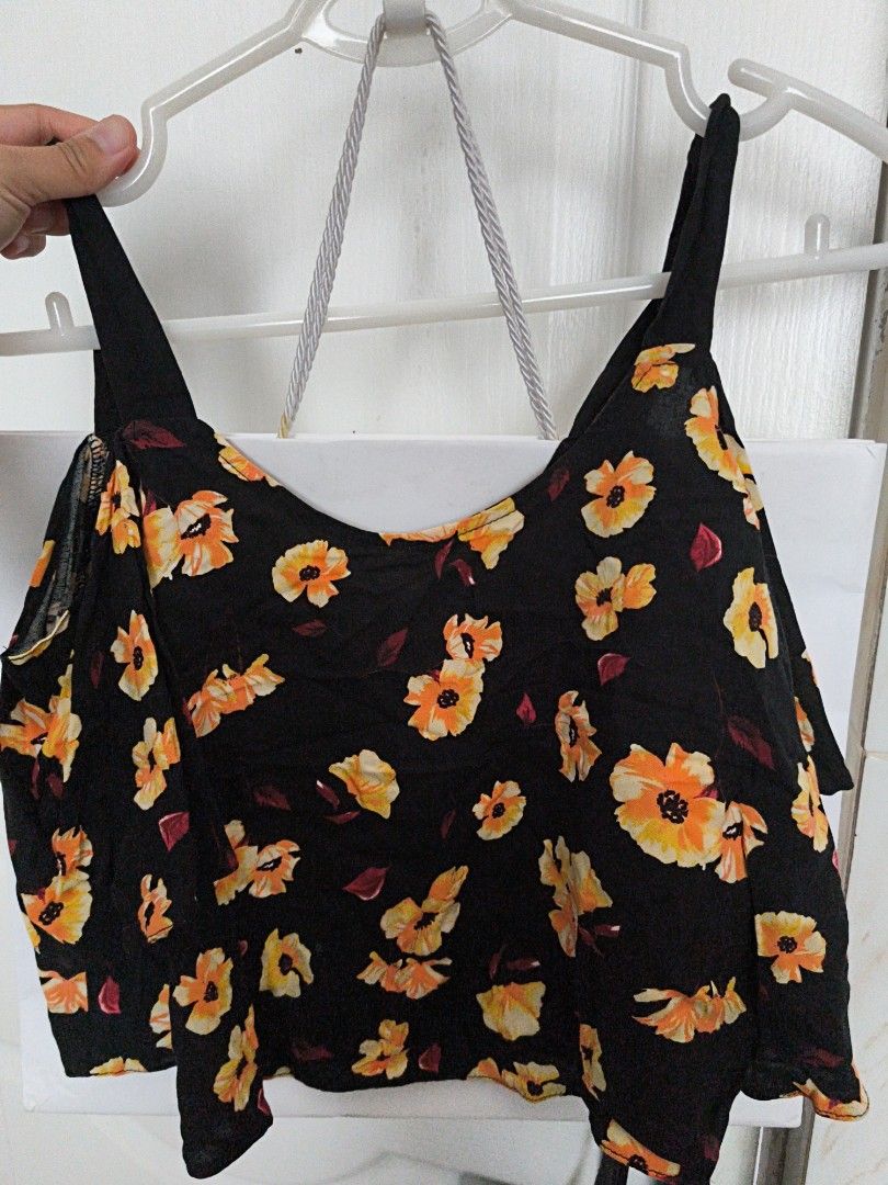 Miss Selfridge🌼🌻crop top off shoulder, Women's Fashion, Tops ...