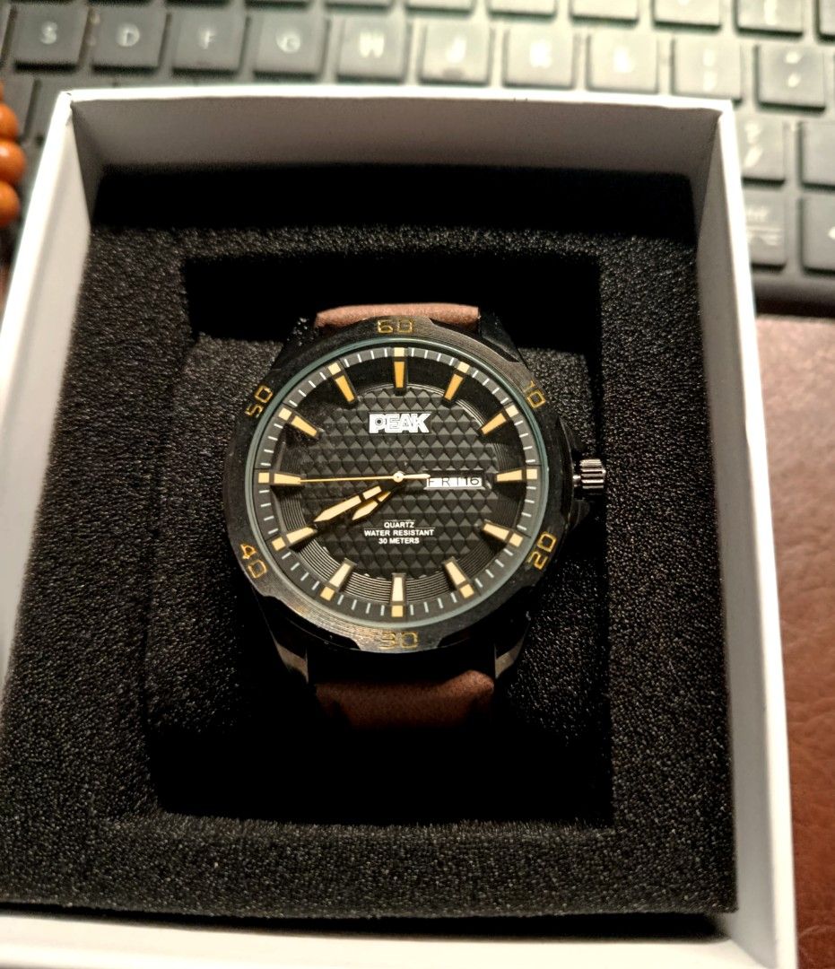Peak Quartz Watch - Black and Gold, Men's Fashion, Watches ...