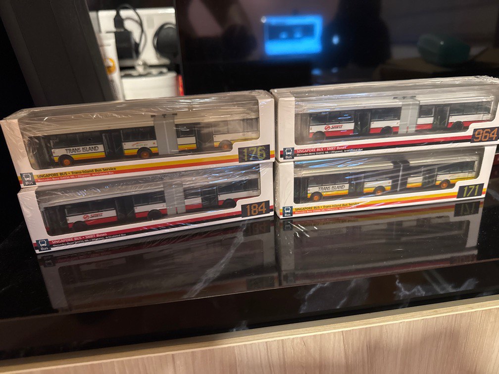 Singapore bendy bus 1/110 Arielle buses, Hobbies & Toys, Toys & Games ...