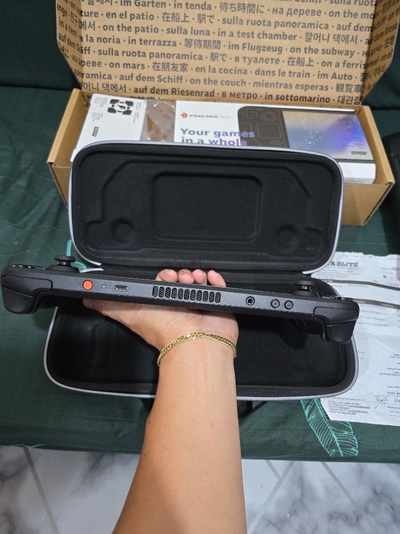 Steamdeck oled 1TB, Video Gaming, Video Game Consoles, Others on Carousell