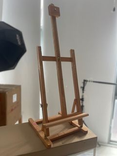 Standing easel stand, Hobbies & Toys, Stationery & Craft, Craft ...