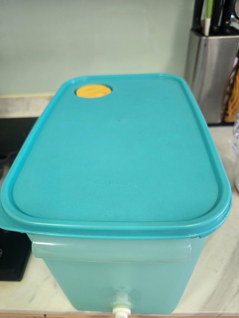 Tupperware Water Dispenser with Spigot, TV & Home Appliances, Kitchen ...