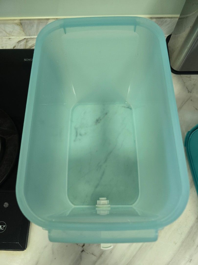 Tupperware Water Dispenser with Spigot, TV & Home Appliances, Kitchen ...