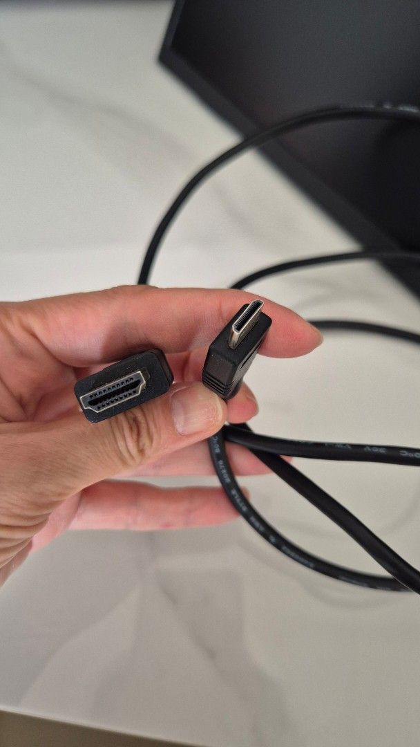 18.5in Portable Monitor with Case, Computers & Tech, Parts ...