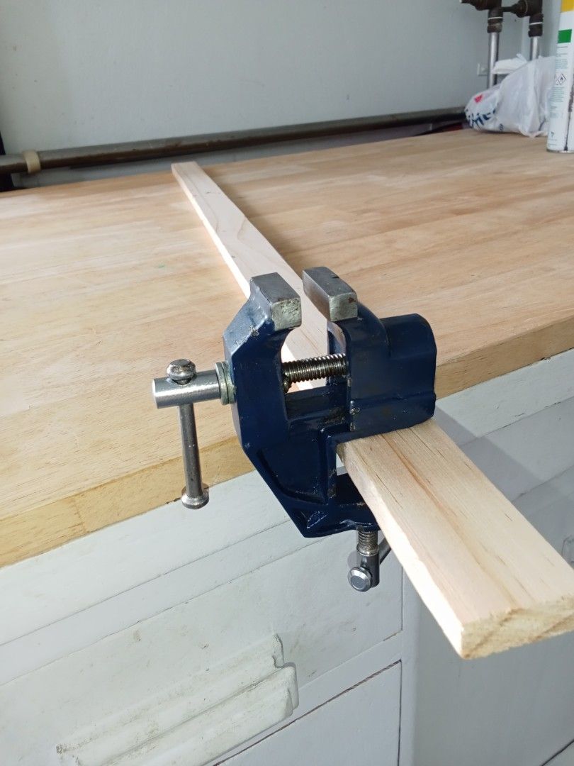 Bench Vise - Heavy Duty, Furniture & Home Living, Home Improvement ...