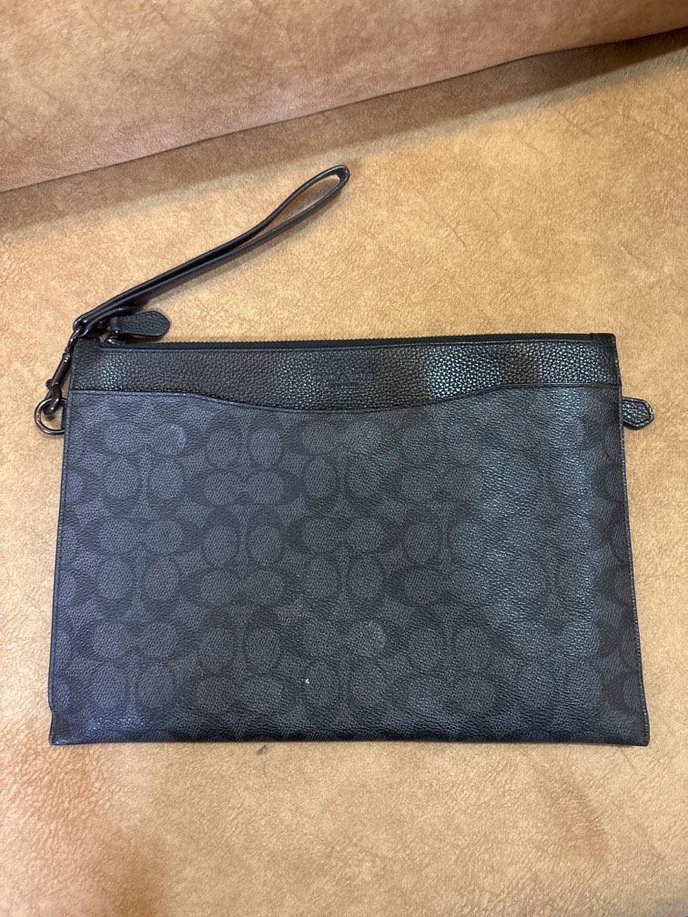 Coach Hitch Pouch in Signature Canvas, Women's Fashion, Bags & Wallets ...