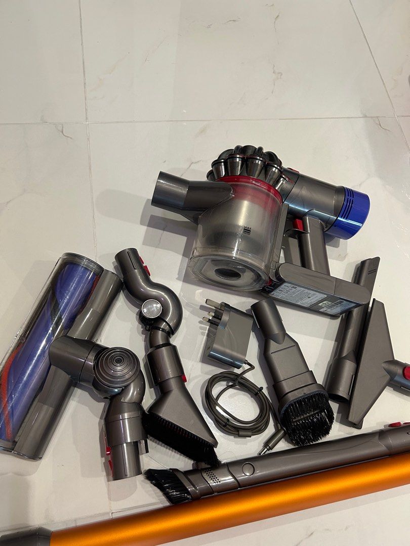 Dyson V8 Cordless Vacuum Cleaner - Complete Set, TV & Home Appliances ...