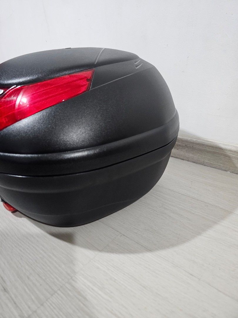 Givei box E35liter., Motorcycles, Motorcycle Accessories on Carousell