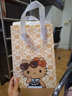 Hello Kitty lunch box, Everything Else on Carousell