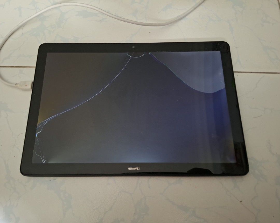 Huawei MediaPad T5 (Screen Crack), Mobile Phones & Gadgets, Other ...