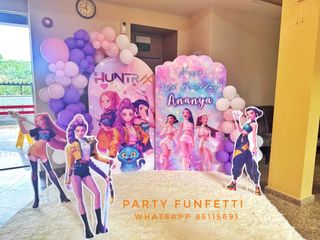 Huntrix Wand with Glow In The Dark H, Hobbies & Toys, Occasions & Party ...
