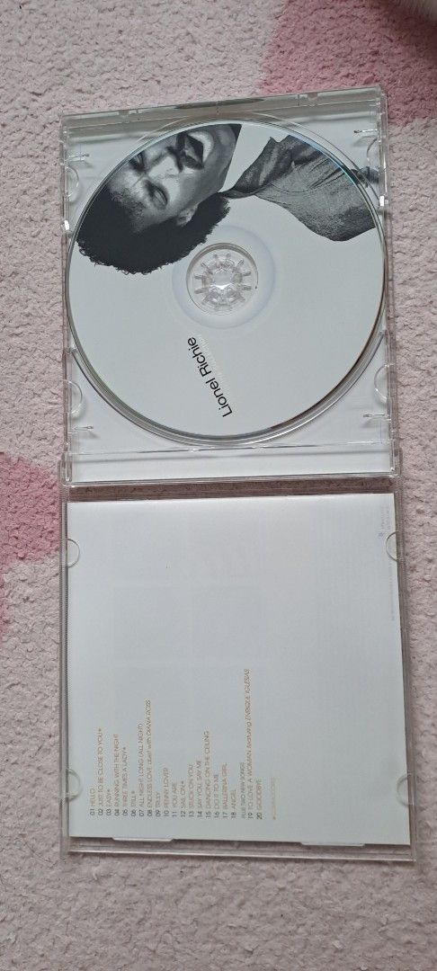 Lionel Richie - The Definitive Collection CD, Hobbies & Toys, Music ...