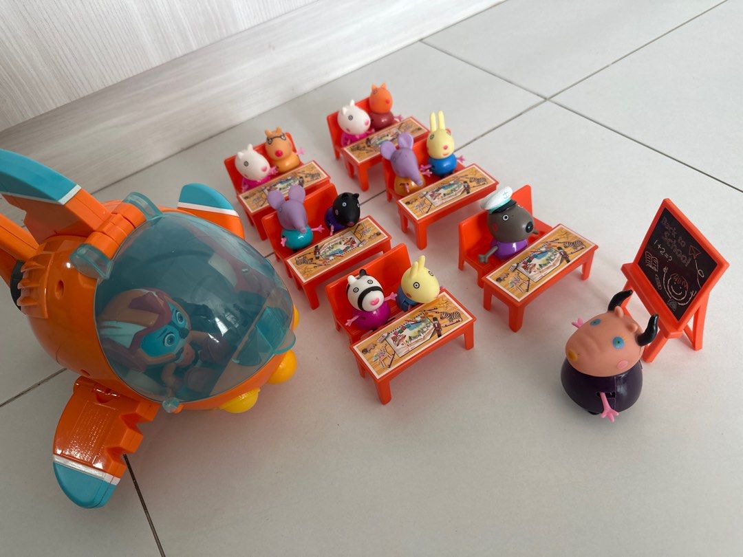 Peppa Pig School Playset with Airplane, Hobbies & Toys, Toys & Games on ...
