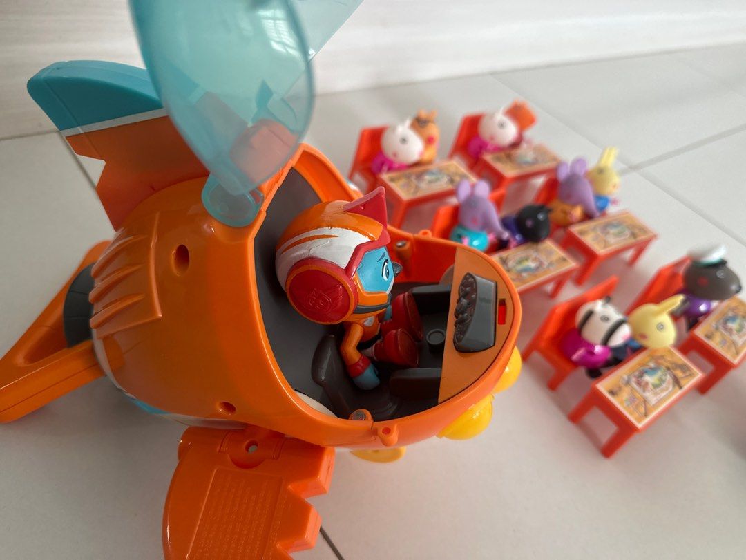 Peppa Pig School Playset with Airplane, Hobbies & Toys, Toys & Games on ...