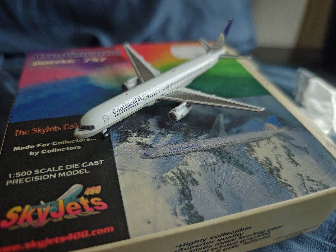 SkyJets Continental Boeing 757 Model Airplane, Hobbies & Toys, Toys ...