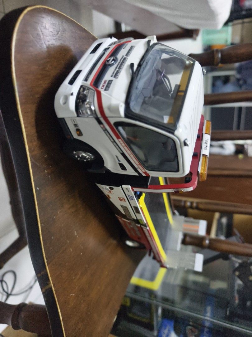 Tiny Hino 300 World Champion Flatbed Tow Truck 1/18, Hobbies & Toys ...