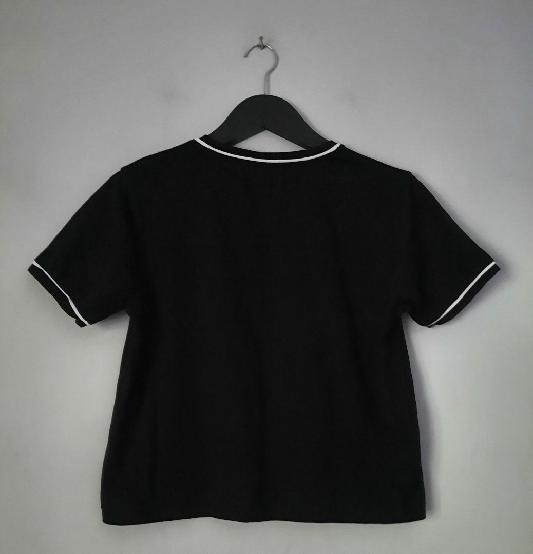 T-Shirt Hitam Colorbox, Fesyen Wanita, Pakaian Wanita, Atasan di Carousell