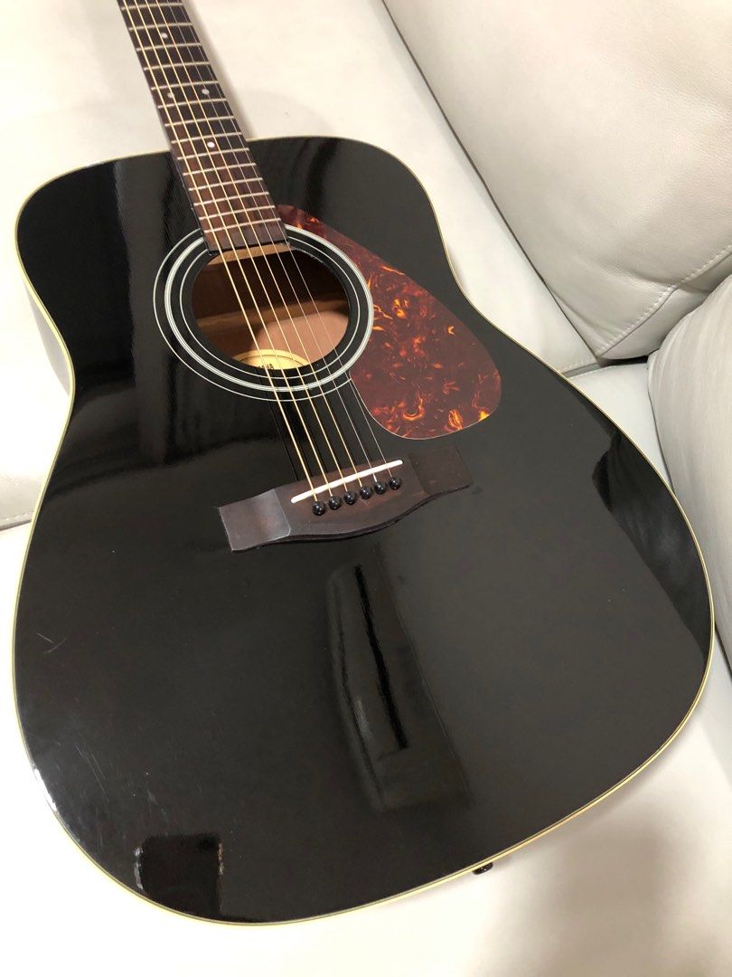 Yamaha Acoustic Guitar, Hobbies & Toys, Musical Instruments on Carousell