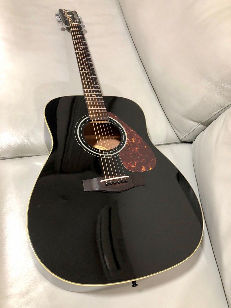 Yamaha Acoustic Guitar, Hobbies & Toys, Musical Instruments on Carousell