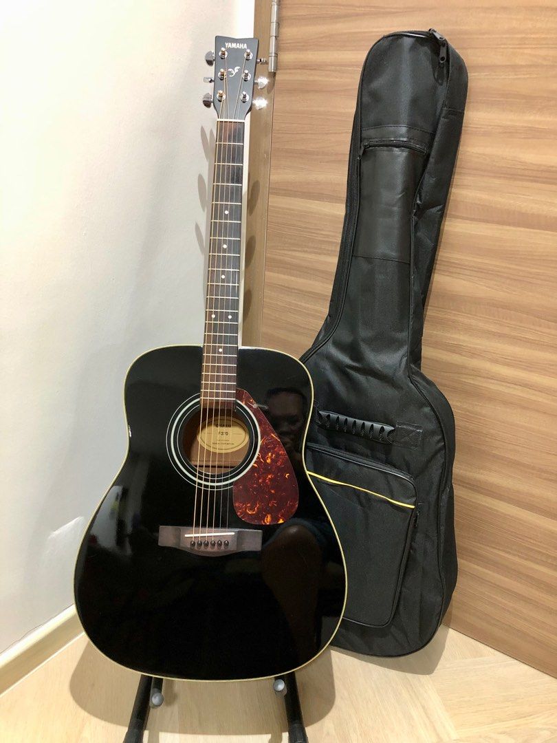 Yamaha Acoustic Guitar, Hobbies & Toys, Musical Instruments on Carousell