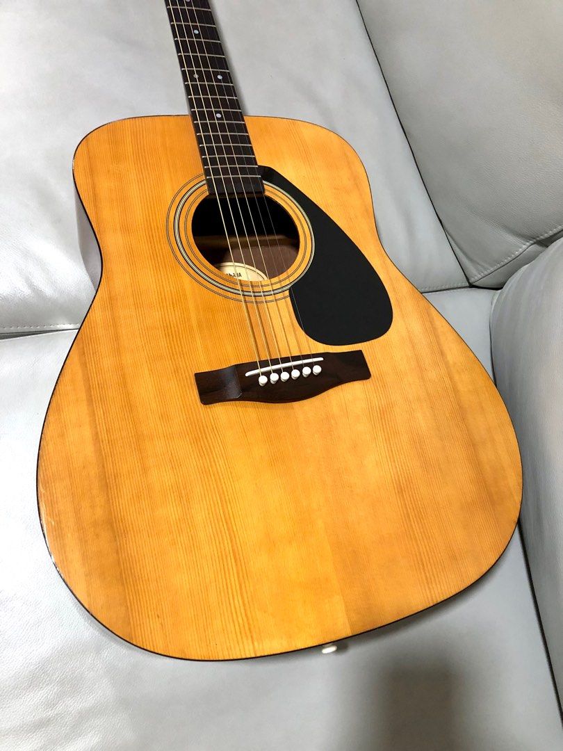 Yamaha Acoustic Guitar, Hobbies & Toys, Musical Instruments on Carousell