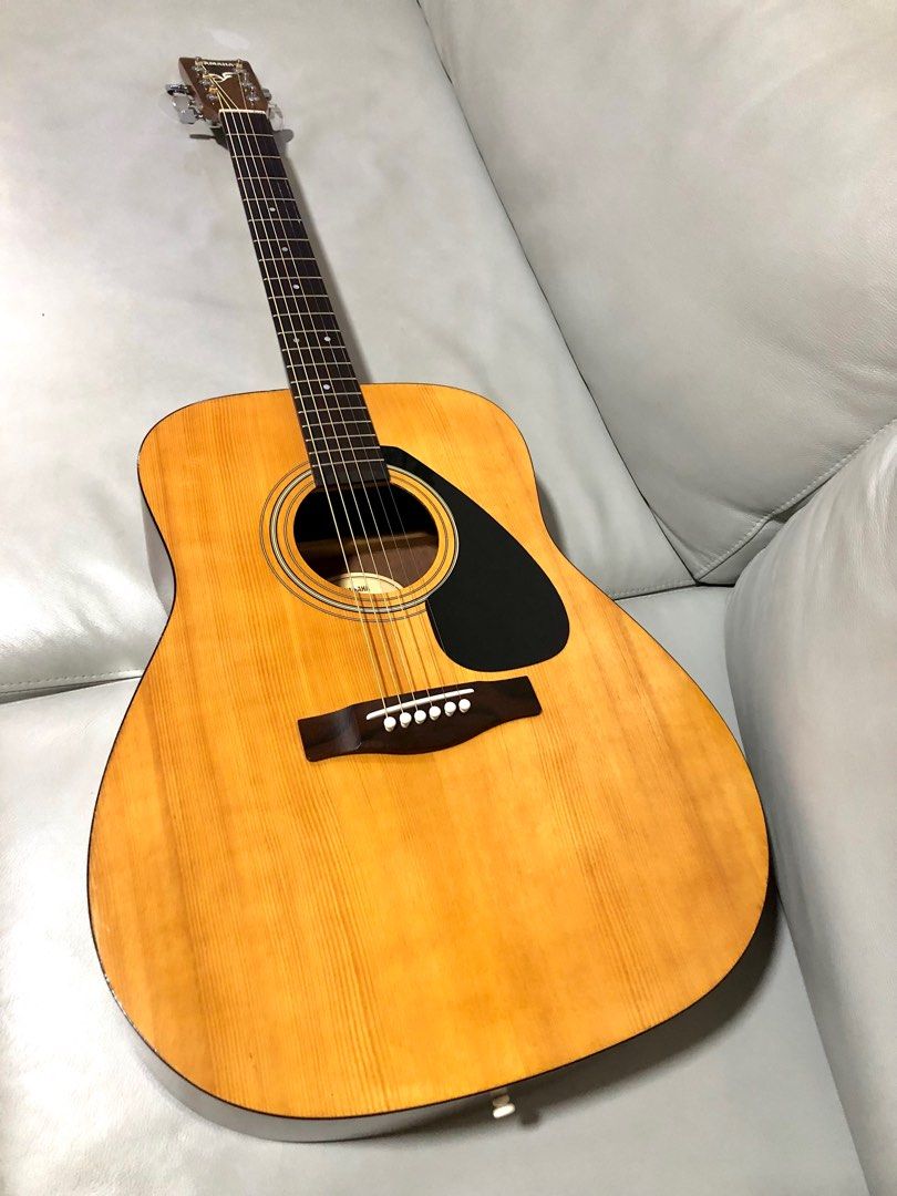Yamaha Acoustic Guitar, Hobbies & Toys, Musical Instruments on Carousell