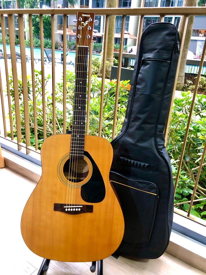Yamaha Acoustic Guitar, Hobbies & Toys, Musical Instruments on Carousell