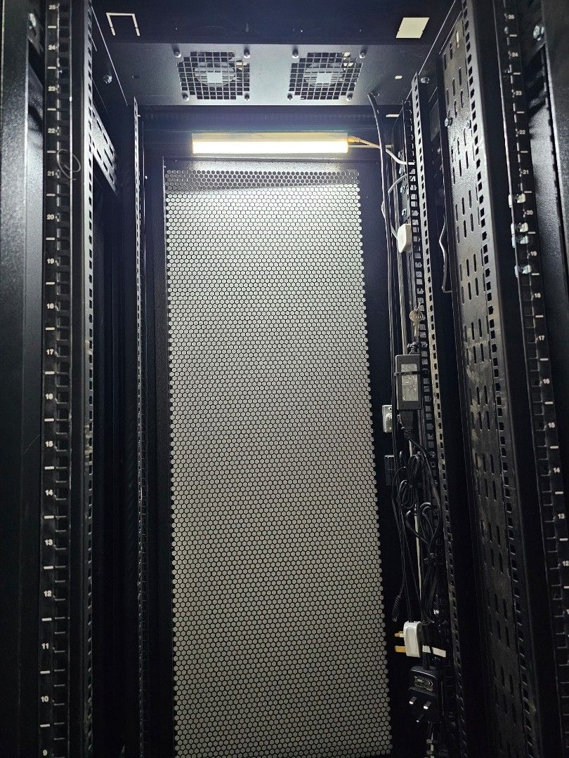 27U Black Server Rack Cabinet with Glass Door and Mesh Back, Furniture ...