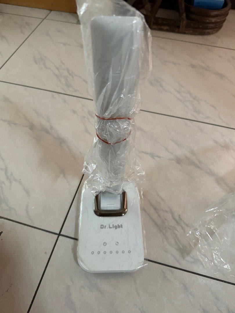 檯燈 dr.light LED檯燈, 家具及居家用品, 燈飾及風扇, 燈飾在旋轉拍賣