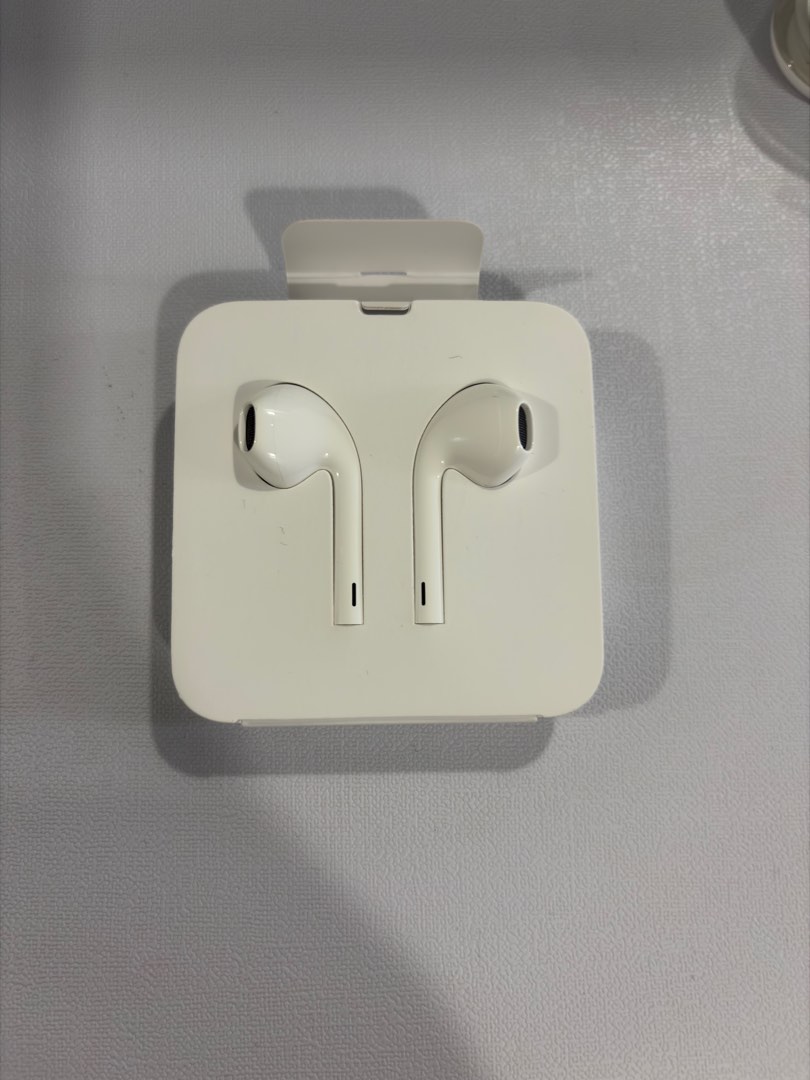 Apple EarPods with Lightning Connector - Brand New, Audio, Earphones on ...