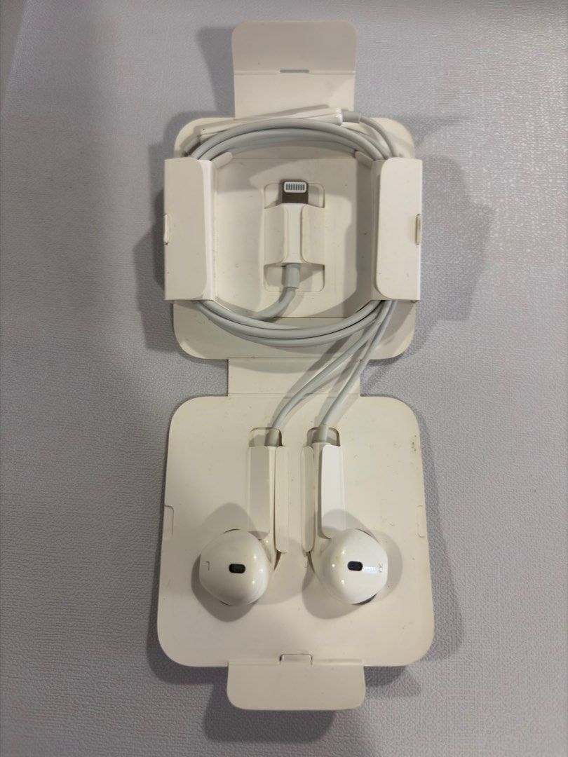 Apple EarPods with Lightning Connector - New, Audio, Earphones on Carousell