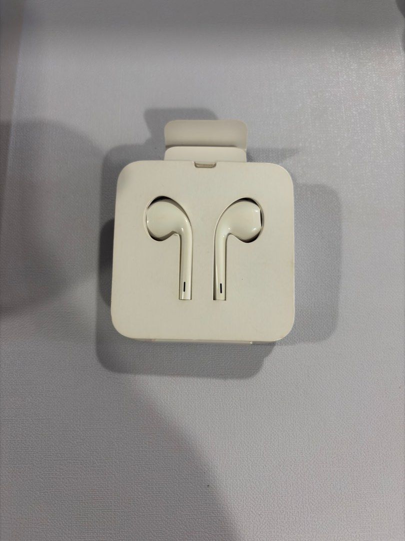 Apple EarPods with Lightning Connector - New, Audio, Earphones on Carousell