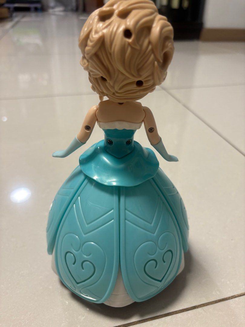 Disney Frozen Elsa Dancing Doll with Lights, Hobbies & Toys, Toys ...