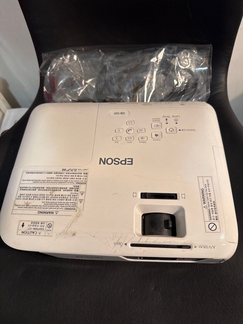 Epson EB-S31 LCD Projector 投影機, 家庭電器, 電視 & 其他娛樂, 投影機 - Carousell