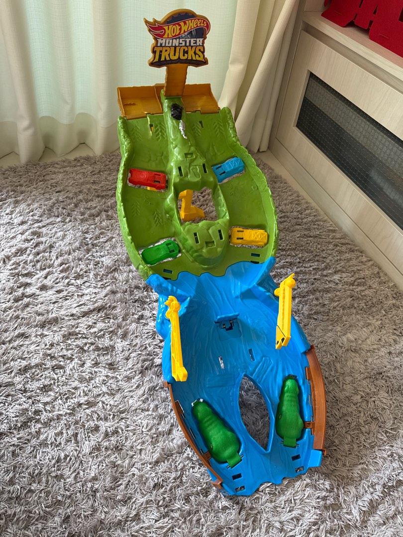 FREE Hot Wheels Monster Trucks Track sets parts, Hobbies & Toys, Toys ...