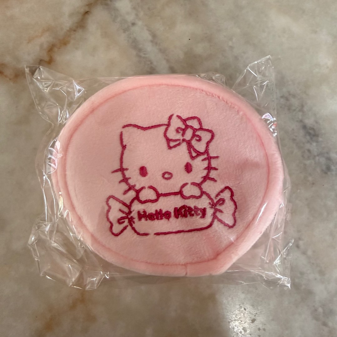Hello Kitty 2026 Run Pouch, Hobbies & Toys, Memorabilia & Collectibles ...