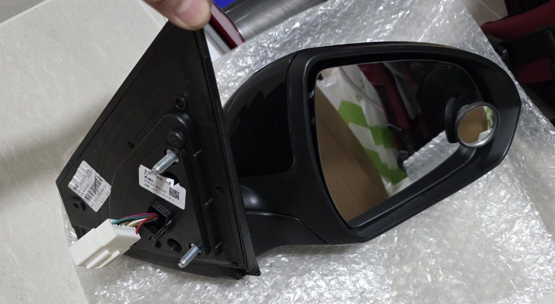 Hyundai Elantra right mirror, Car Accessories, Accessories on Carousell