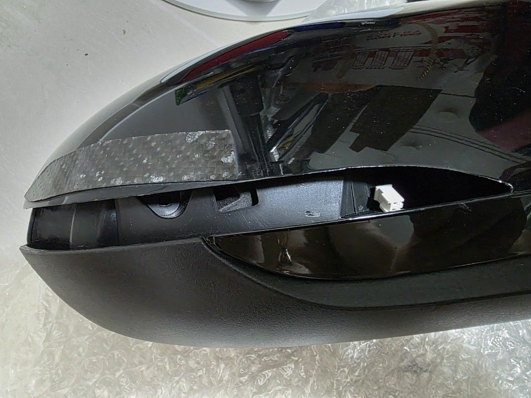 Hyundai Elantra right mirror, Car Accessories, Accessories on Carousell