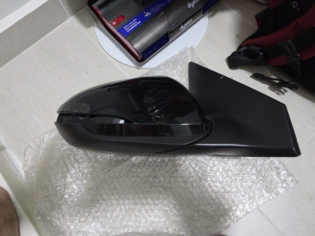 Hyundai Elantra right mirror, Car Accessories, Accessories on Carousell