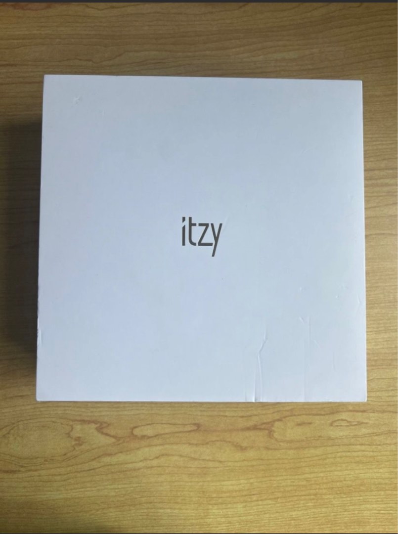 ITZY Official Light Ring ver 1, Hobbies & Toys, Memorabilia & Collectibles, K-Wave on Carousell